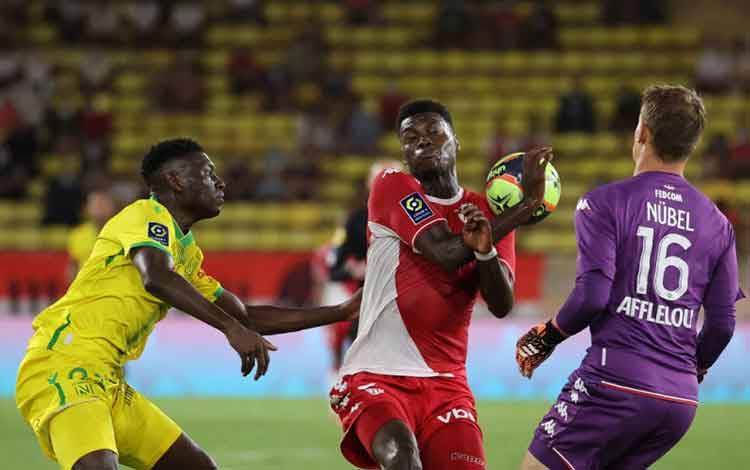 Chelsea Rampungkan Transfer Andrey Santos dan Benoit Badiashile