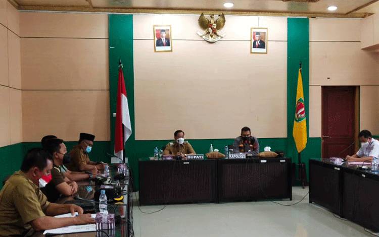 Ini Kata Bupati Katingan Saat Pimpin Rapat Terkait Kerusakan Jalan Ini Kata Bupati Katingan Saat Pimpin Rapat Terkait Kerusakan Jalan