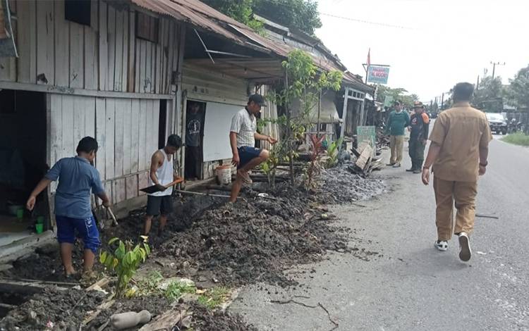 Dewan Apresiasi Pemko Palangka Raya Rutin Bersihkan Drainase Dewan Apresiasi Pemko Palangka Raya Rutin Bersihkan Drainase