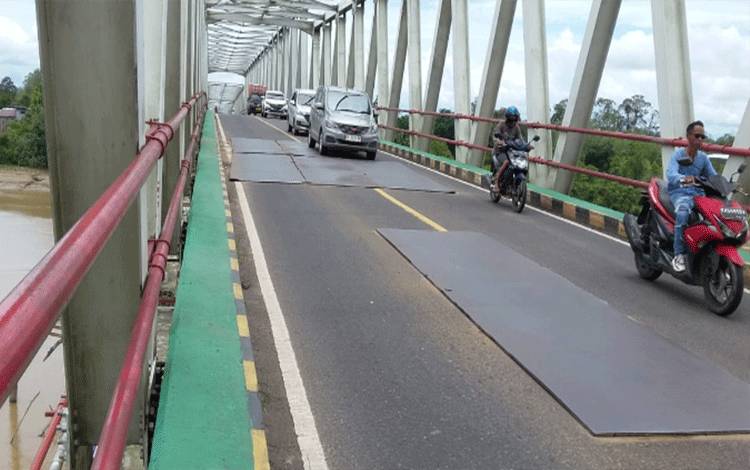 Lantai Jembatan Sei Katingan Rusak Bakal Diperbaiki, ini Jadwalnya Lantai Jembatan Sei Katingan Rusak Bakal Diperbaiki, ini Jadwalnya