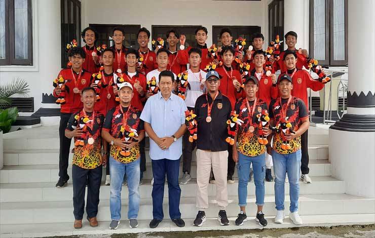 Penantian Panjang Tim Sepak Bola Kobar Mendapatkan Wujud Medali Ajang ... Penantian Panjang Tim Sepak Bola Kobar Mendapatkan Wujud Medali Ajang ...