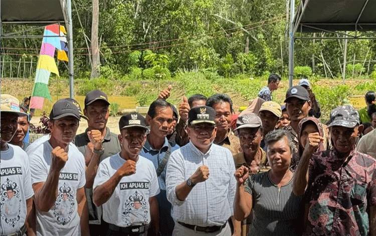 Kunjungi Desa Tumbang Mangkutup, Ini yang Dilakukan Pj Bupati Kapuas Kunjungi Desa Tumbang Mangkutup, Ini yang Dilakukan Pj Bupati Kapuas