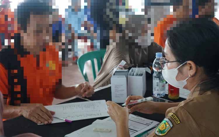 WBP di Rutan Palangka Raya Ikuti Skrining Penyakit Menular Seksual WBP di Rutan Palangka Raya Ikuti Skrining Penyakit Menular Seksual