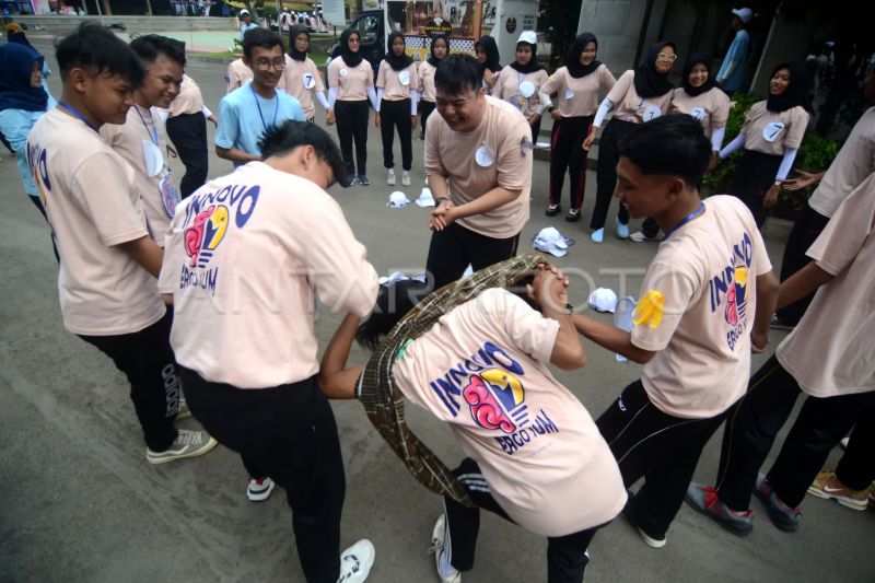 Kewajiban Kerja Paruh Waktu Mahasiswa Sebagai Komersialisasi Pendidikan Kewajiban Kerja Paruh Waktu Mahasiswa Sebagai Komersialisasi Pendidikan