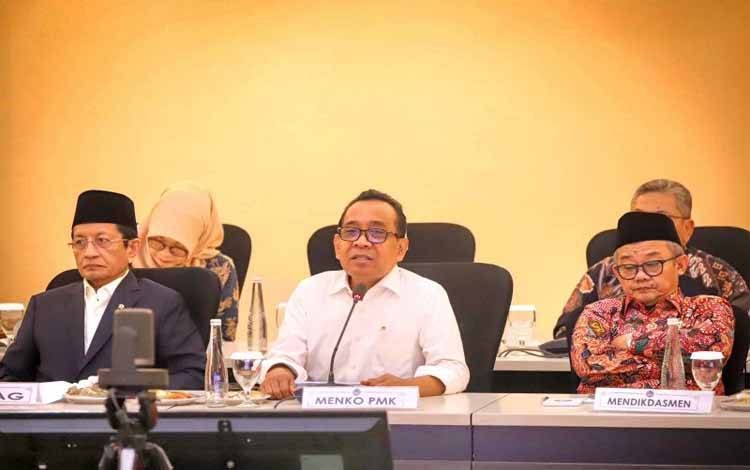 Mendikdasmen Tegaskan Masih Kaji soal UN hingga Awal Tahun Ajaran Mendikdasmen Tegaskan Masih Kaji soal UN hingga Awal Tahun Ajaran